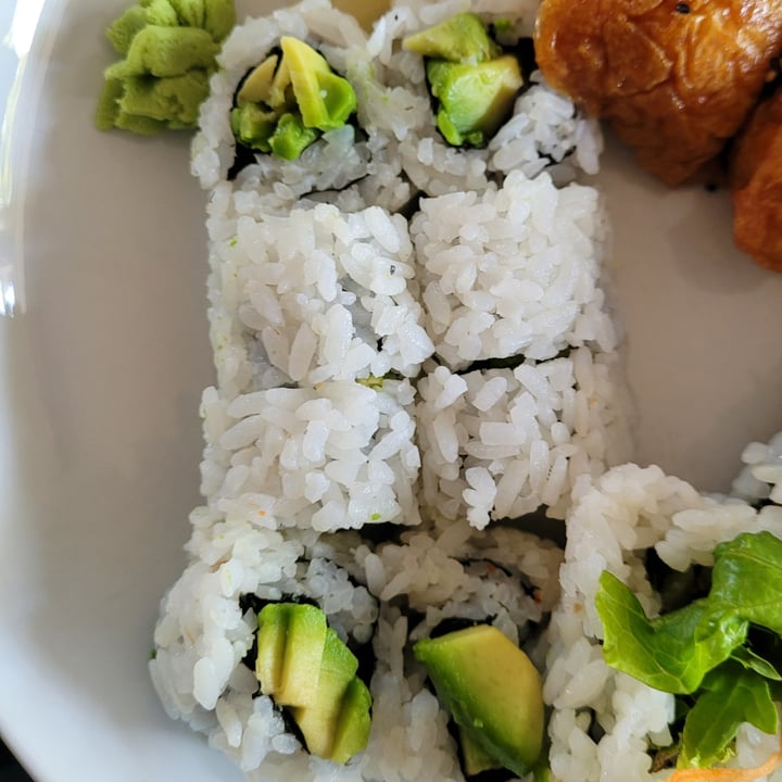 Seto Sushi Nanaimo, Canada Avocado Roll Review | abillion