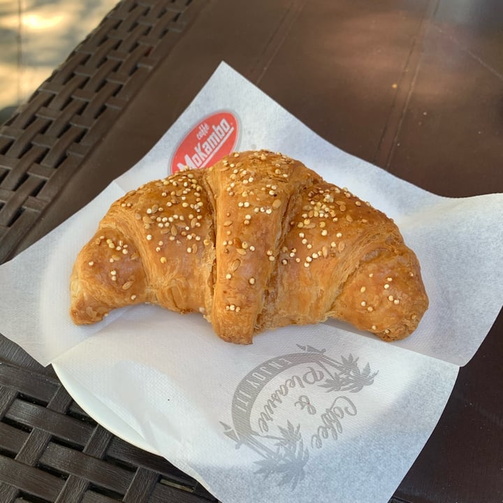 Caffetteria Il Gusto Chieti, Italy Cornetto Vegan Con Melagrana Review ...