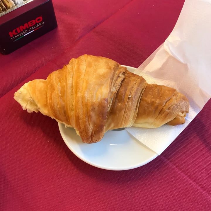 Dam Bar & Tavola Calda Roma, Italy cornetto vegano Review | abillion