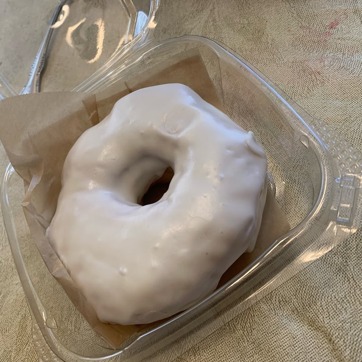 Whole Foods bakery Vegan Vanilla Frosted Donut Review | abillion