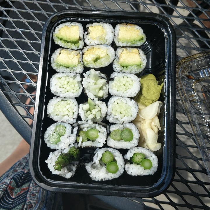 Nakamori Japanese Bistro Edina, United States Pick 3 Sushi Rolls Review ...