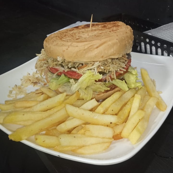 Tulasihe Colombia Hamburguesa Vegana con Pepinillos, Ripio De Papa Y ...