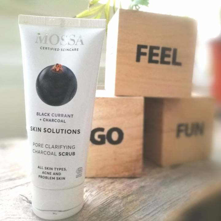Mossa Cosmetics Charcoal Scrup Review | abillion