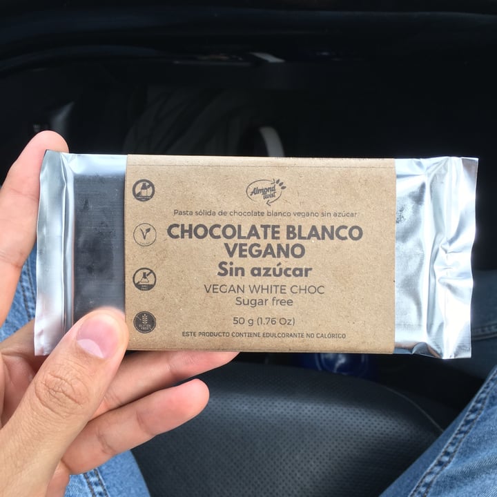 Almond Twist Chocolate Blanco Review | abillion