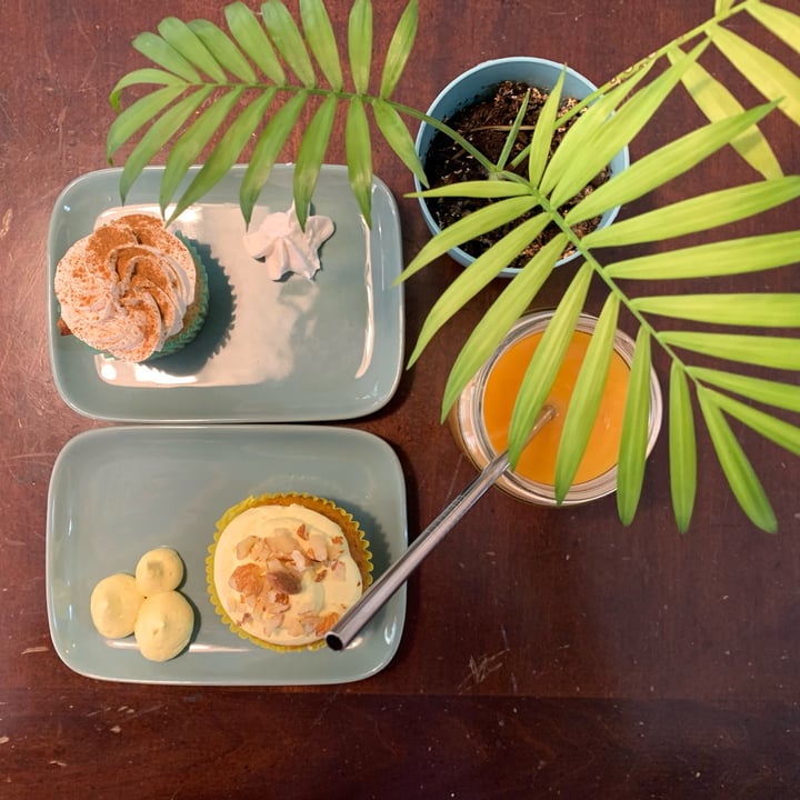 Dulcamara Vegan Bakery & Bistrot Verona, Italy Cup cake carote mandorle ...