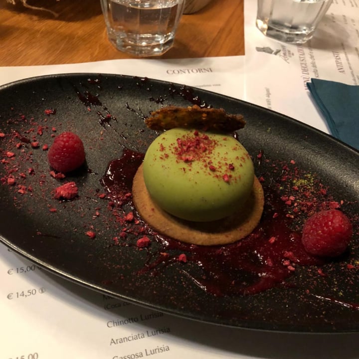 Romeow Cat Bistrot Roma, Italy Semifreddo al tea matcha con cuore ...