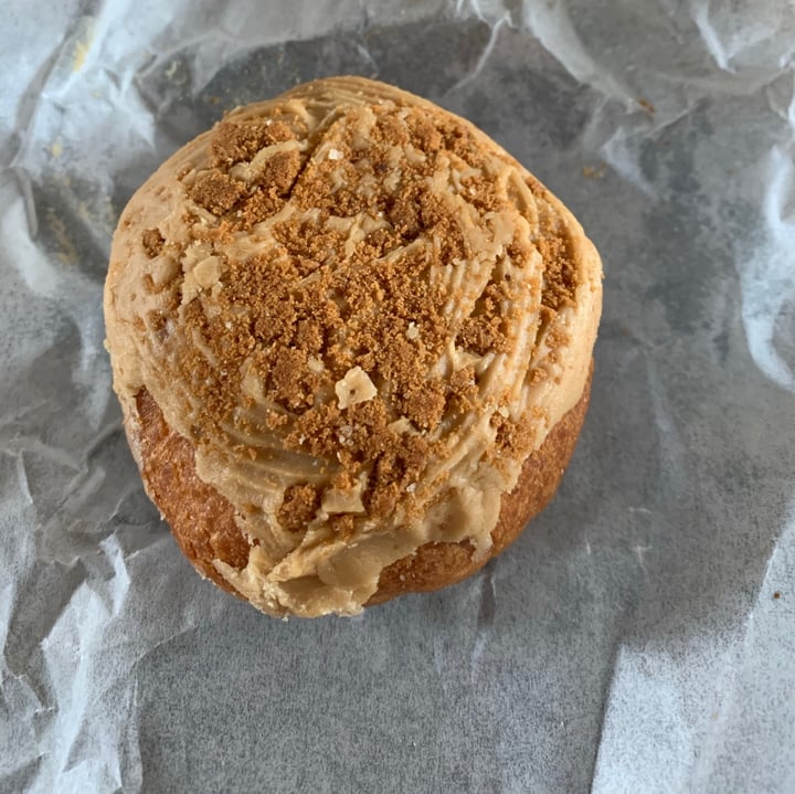 Lucie Lou’s Vegan Bakery Biscoff stuffed Donut Review | abillion