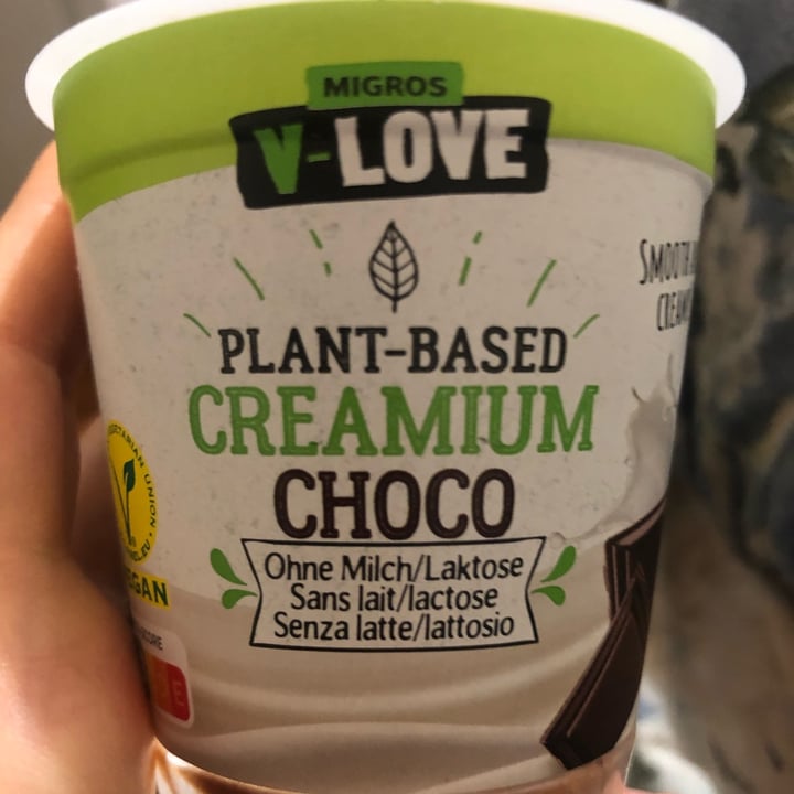 Migros V-Love Plant-based Cremium Choco Review | abillion