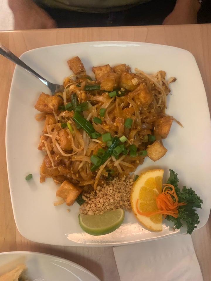 Sushi Thai at The Park United States Pad Thai Review | abillion
