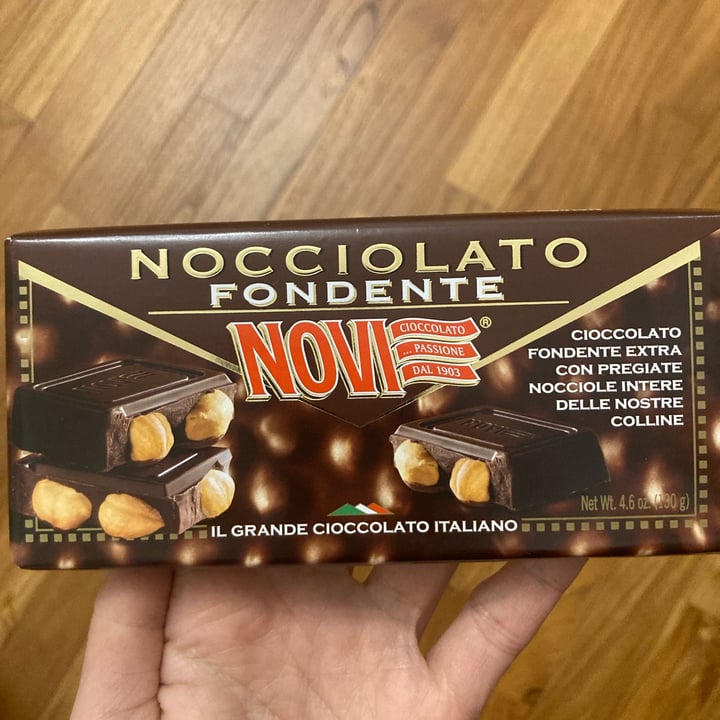 Novi Cioccolato fondente extra con nocciole intere Review | abillion