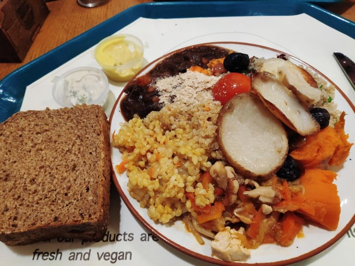 Village Green Jerusalem, Israel Buffet Plate Review | abillion