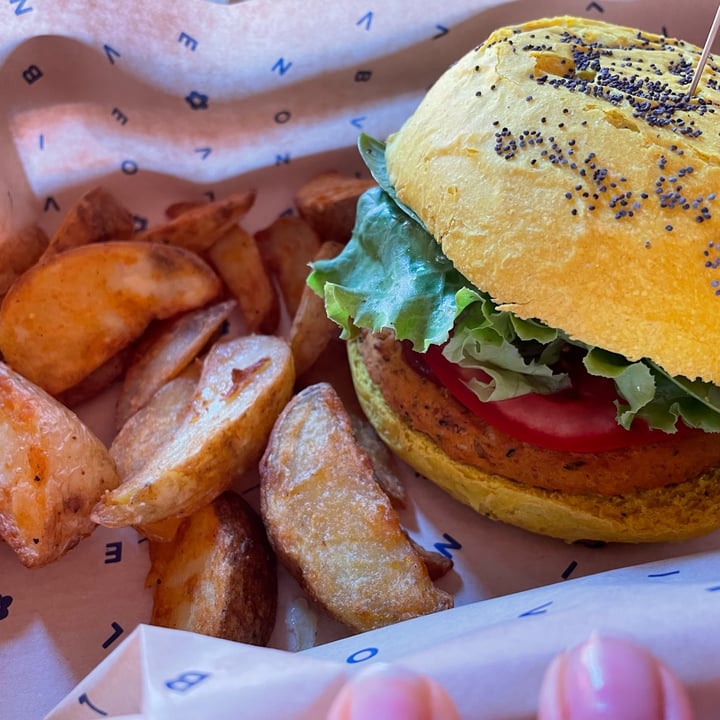 Flower Burger Roma, Italy Spicy Cecio Review | abillion