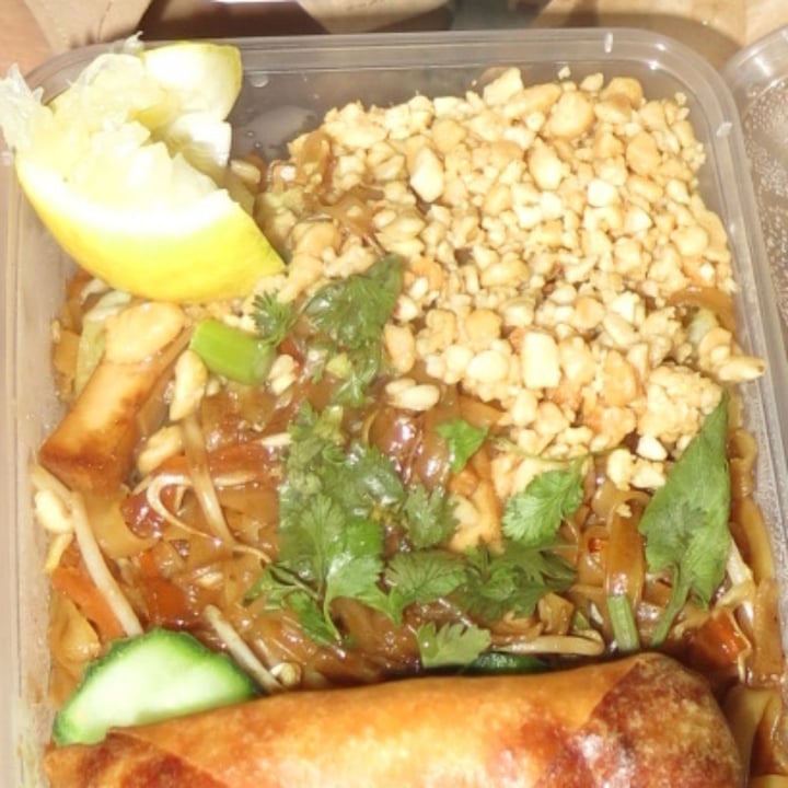 Sunflower Thai Vegetarian Restaurant Auckland, New Zealand Pad Thai ...