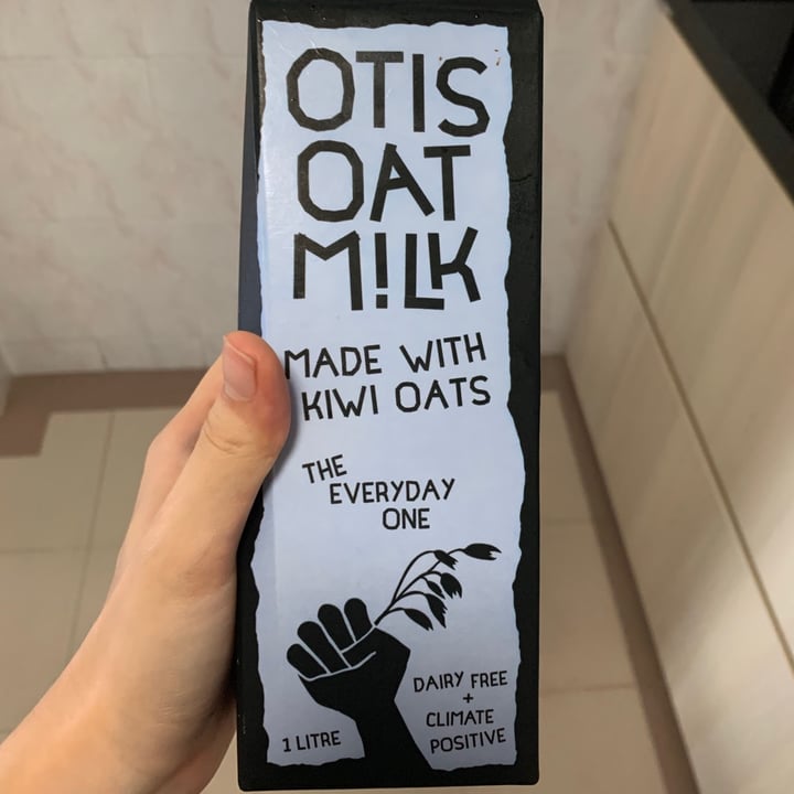 Otis Oat Milk Oat M!lk (The Everyday One) Review | abillion