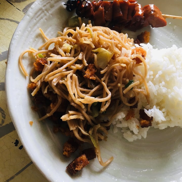 Cosmic - A Vegan Restaurant & Cafe Makati, Philippines Pancit Habhab ...