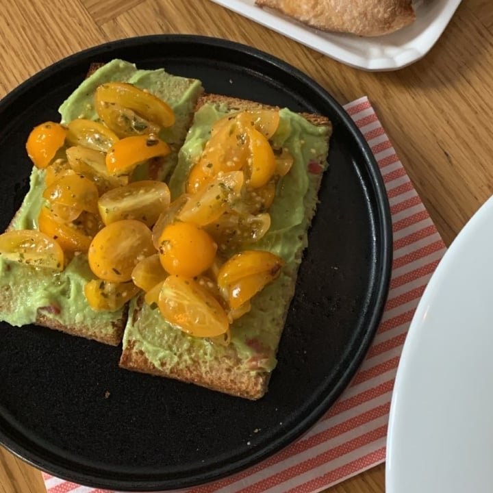 Lumiere Roma, Italy avocado toast veg con pomodorini gialli e guacamole ...