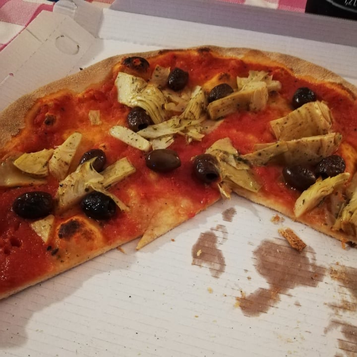 Osteria Pizzeria Allo Zoncolan Liariis, Italy Pizza rossa con ...