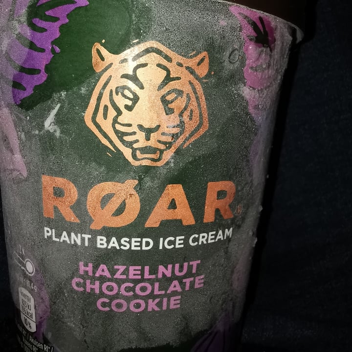 Roar Hazelnut Chocolate Cookie ice cream Review | abillion