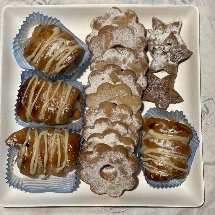 Wani - Vegan Bakery Roma, Italy Biscotti E Pasticcini Misti Review ...