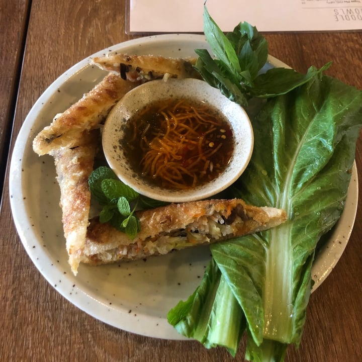 Do Chay Knight, Vancouver, Canada Spring Rolls Review | abillion