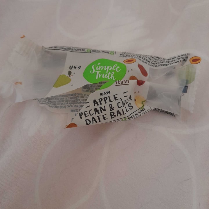 Simple Truth Apple, pecan, chia date balls Review | abillion
