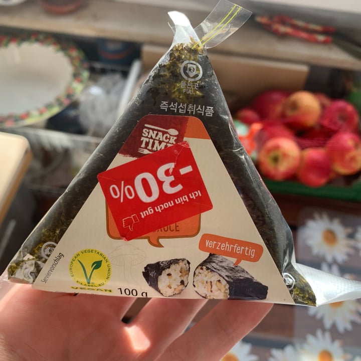 Snack time Onigiri Shiitake Review | abillion