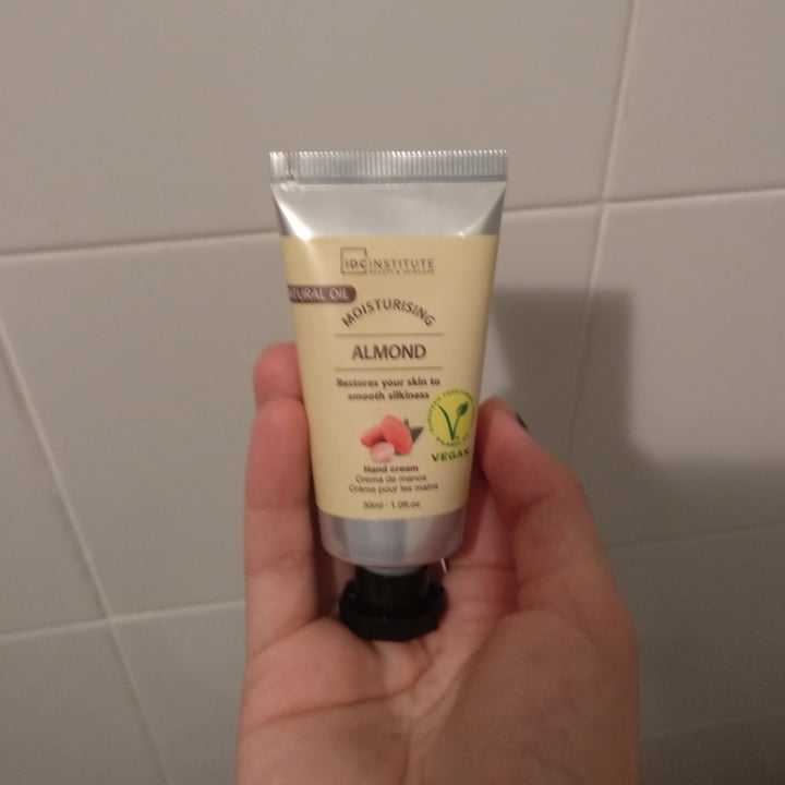 IDC Institute Beauty & Skincare Crema de manos de almendras Review | abillion