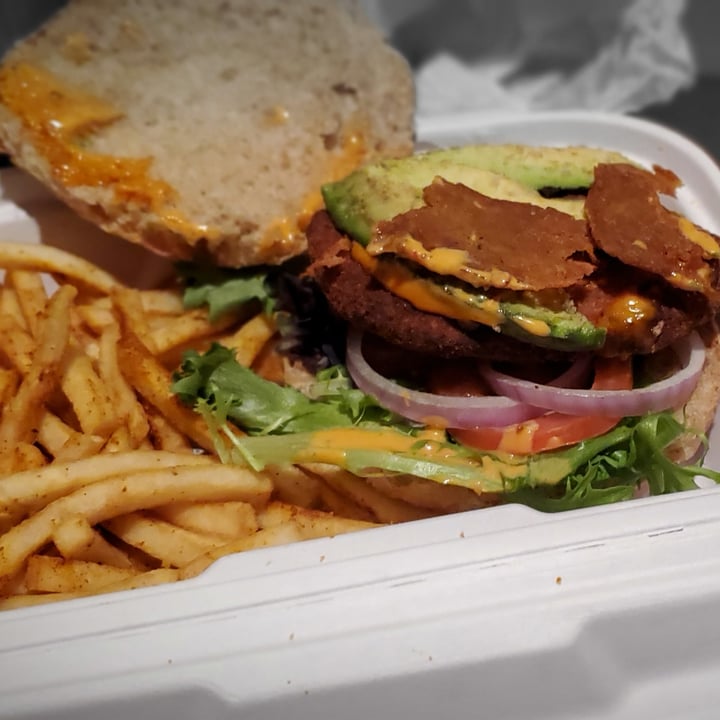 Native Foods Cafe Metzger, Tigard, United States Chicken, Bacon, Avo ...