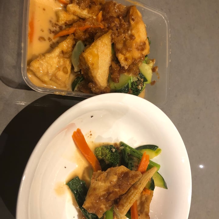 Pad Cha Thai Restaurant Preston, Australia Fried Tofu with steamed ...