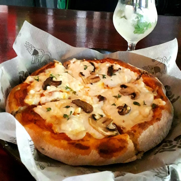 Red Frog Beer House Villa Ballester, Argentina Pizza Mario Bross Review ...