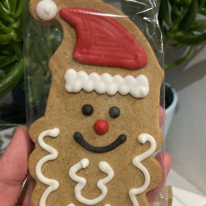 Costa Coffee Christmas iced gingerbread biscuit Review | abillion