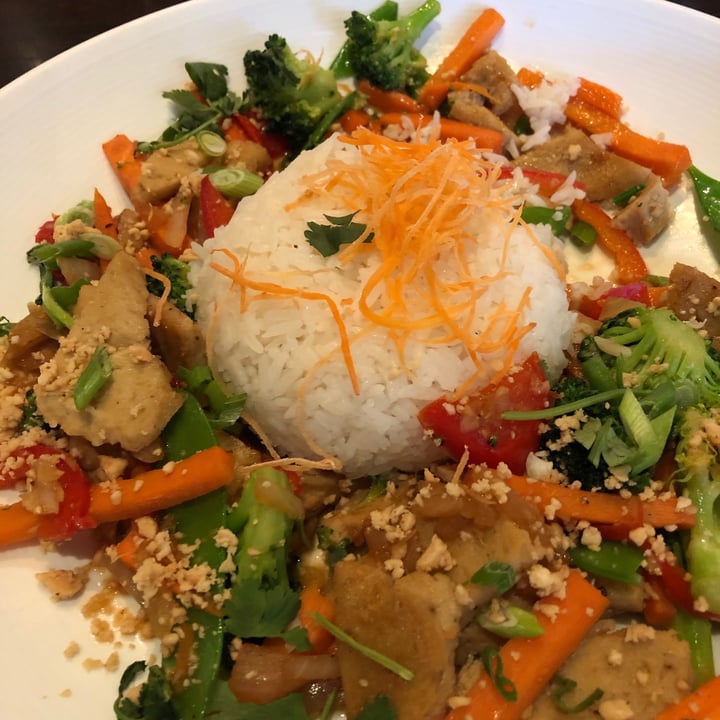 Crave American Kitchen & Sushi Bar Roseville, United States Vegan Stir ...