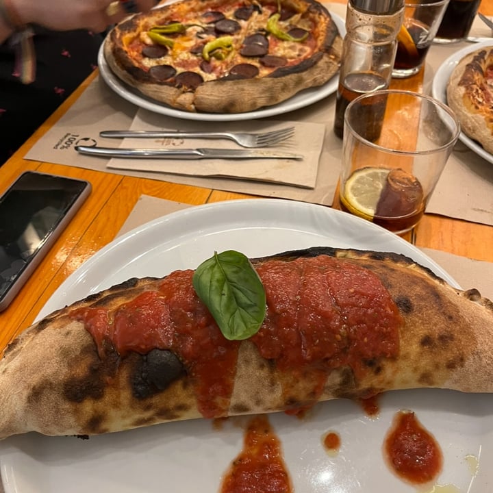 Pizzi & Dixie Madrid, Spain Calzone Review | abillion
