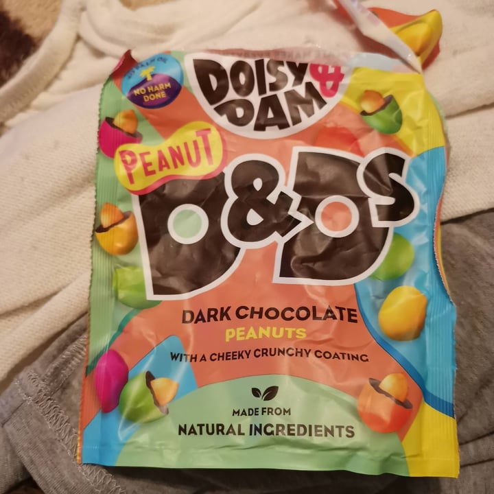 Doisy & Dam Dark chocolate peanuts Review | abillion