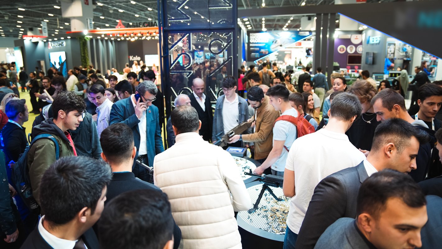 Savunma Fuarı’nın gözdesi Sarsılmaz’ın yeni vizyonu “SARBOT”