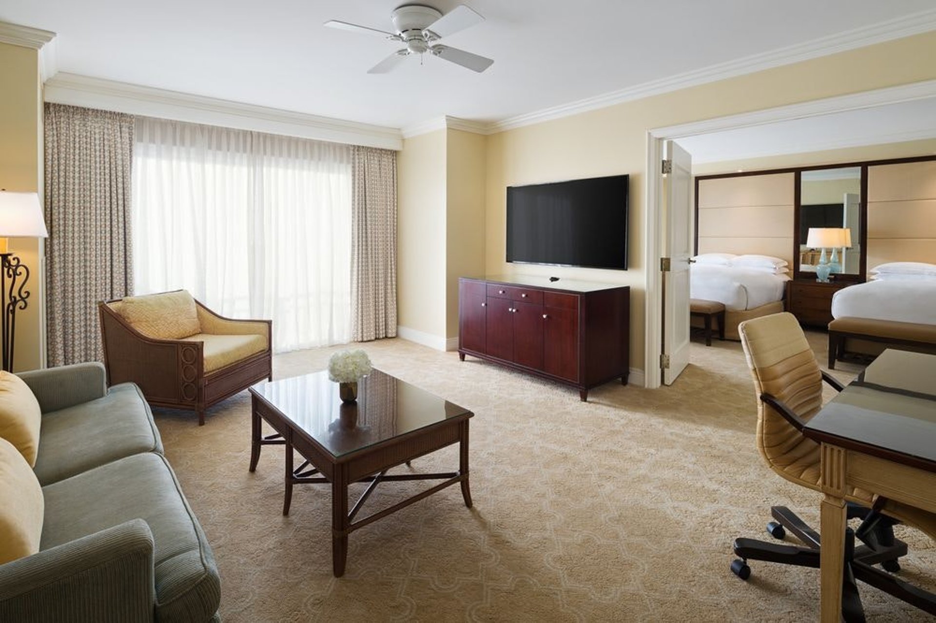 Two bedroom suites for 2-12 people in Orlando | Suiteness — Stay connected