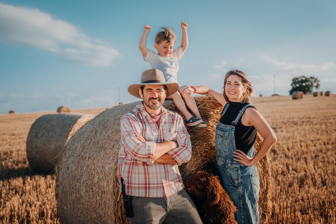 Z herce farmářem: Vojta Kotek se s manželkou Radanou a synem přesouvá ...