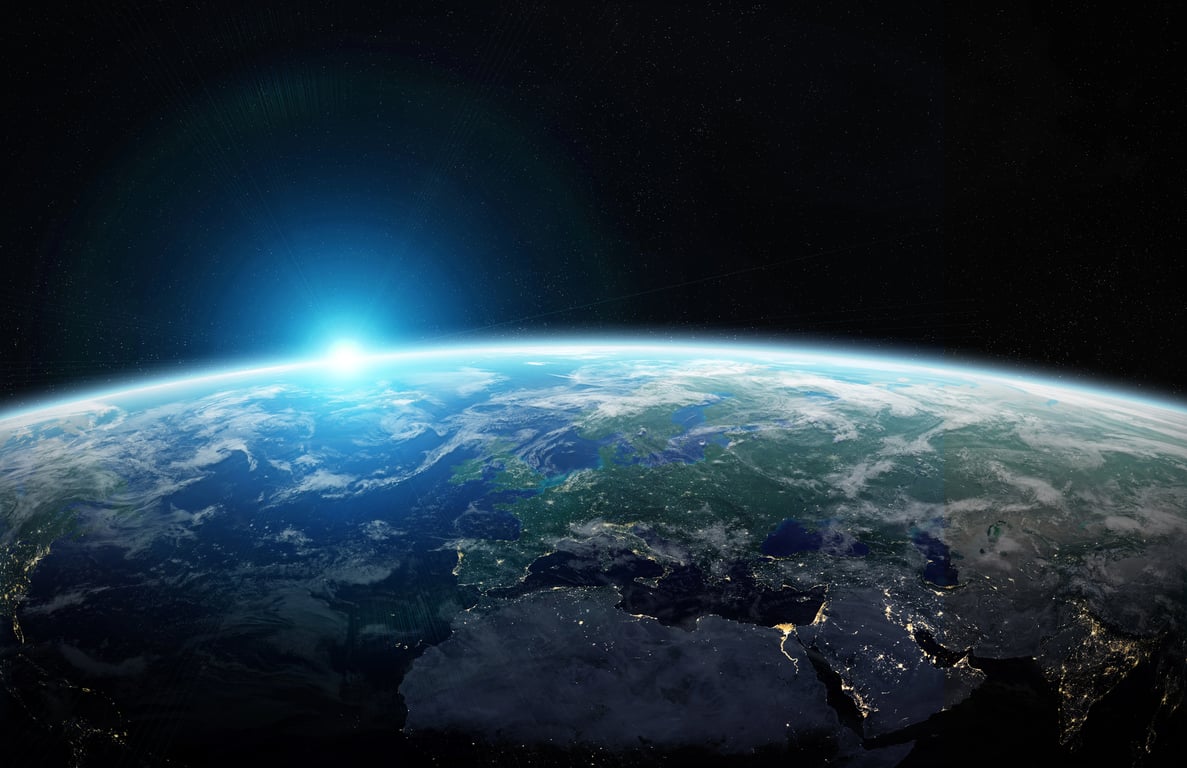 NASA varuje před anomálií, která může změnit zemské póly