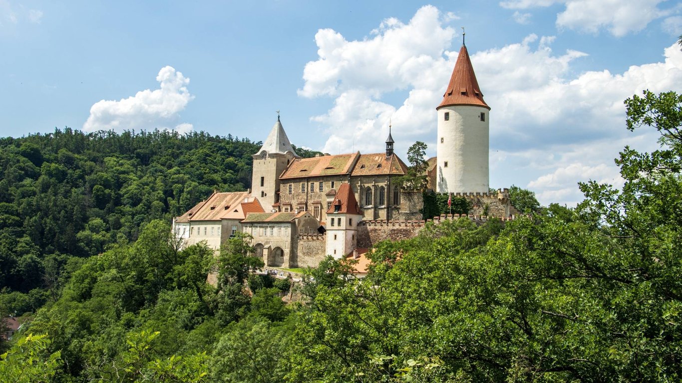 Televizní kamery Zrádců už podruhé navštívily tento hrad, hrad plný ...