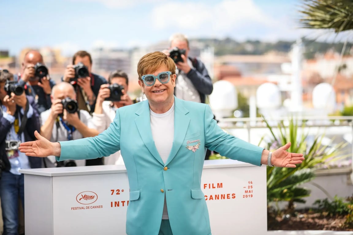 Neuvěříte, co sbírá zpěvák Elton John. Doma toho má přes 19 000 kusů ...