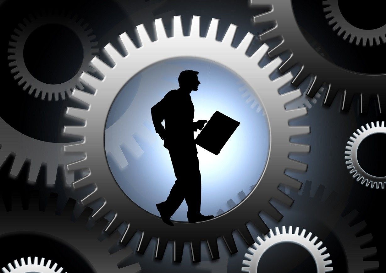 啥？"kick into gear" (踢進齒輪裡)是什麼鬼？ - 你的英日語自學導師 ོꦿ༄譯꧁難忘꧂ - Matters