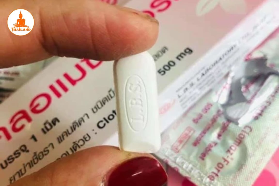 Thuốc đặt Clomaz-Forte có tốt không? Review từ A–Z cho chị em