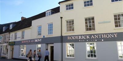 Roderick Anthony Hairdressing | 21-23 The Broadway, Newbury - salonspy