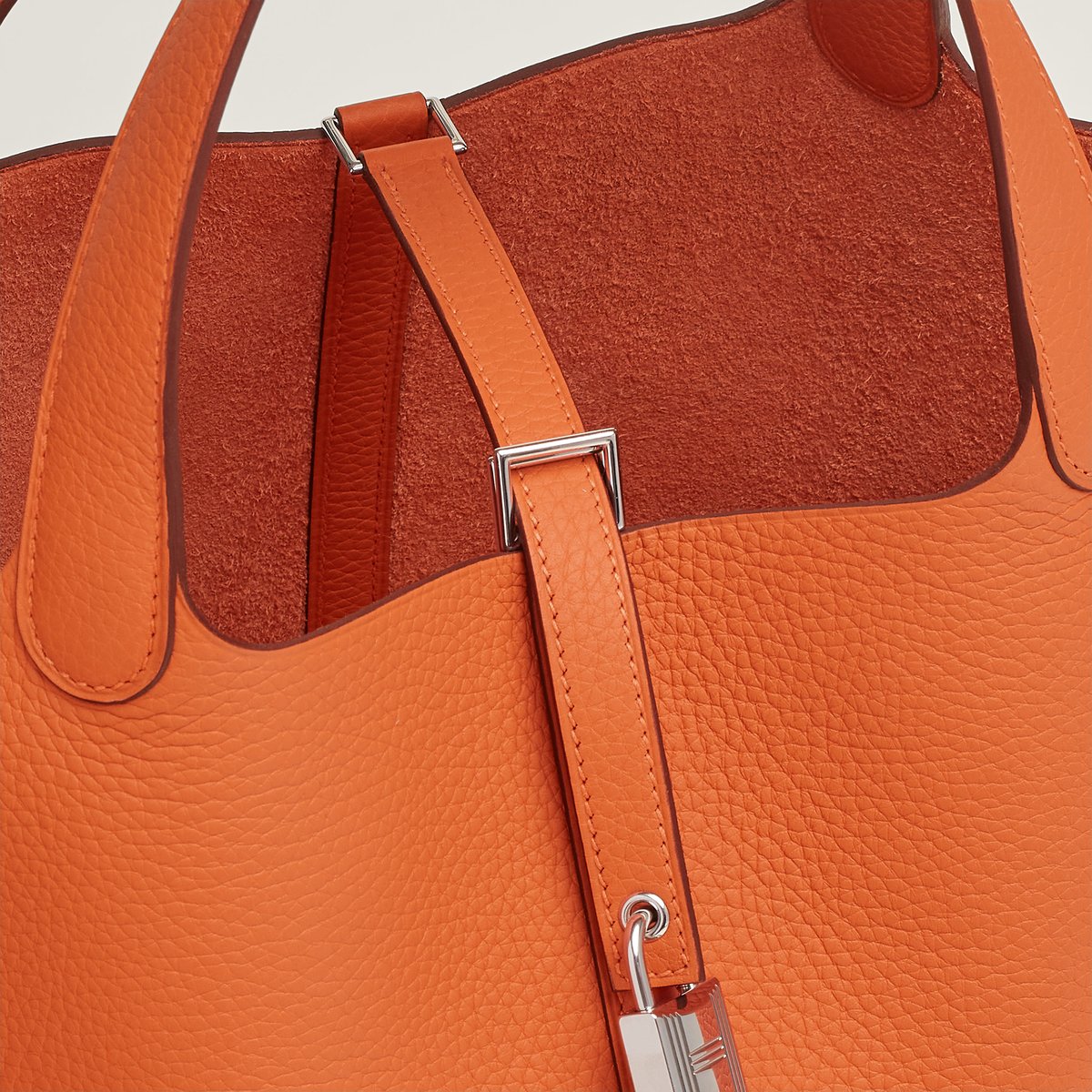 Hermès Picotin Lock 22 bag Orange Clemence Leather | BagUSeek