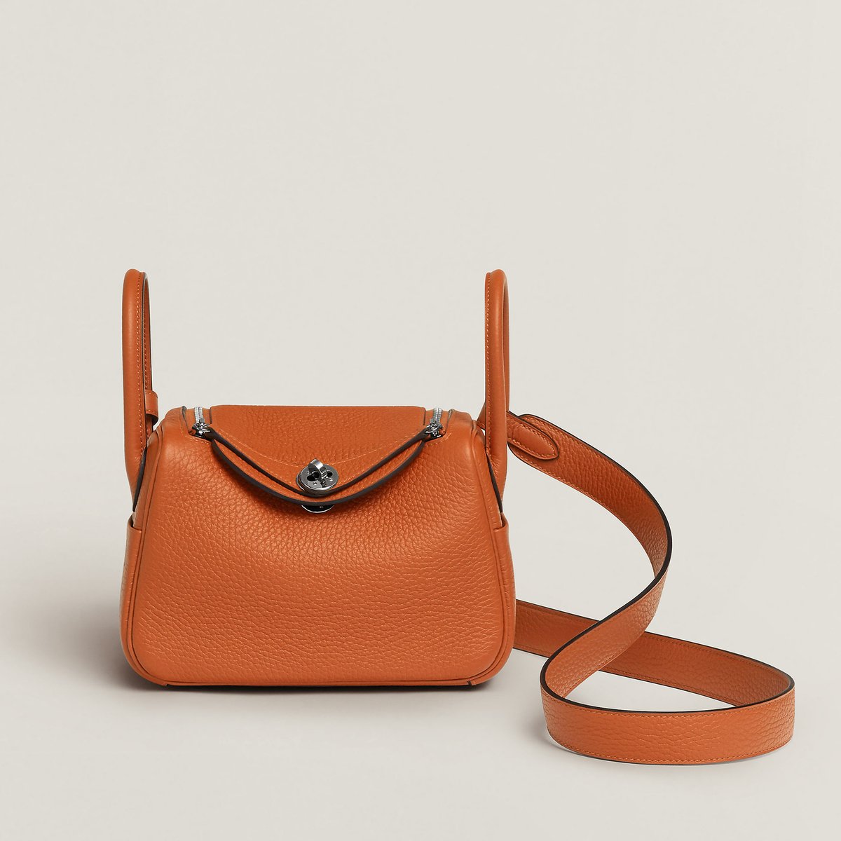 The Complete Guide to the Hermès Lindy Bag (2025)