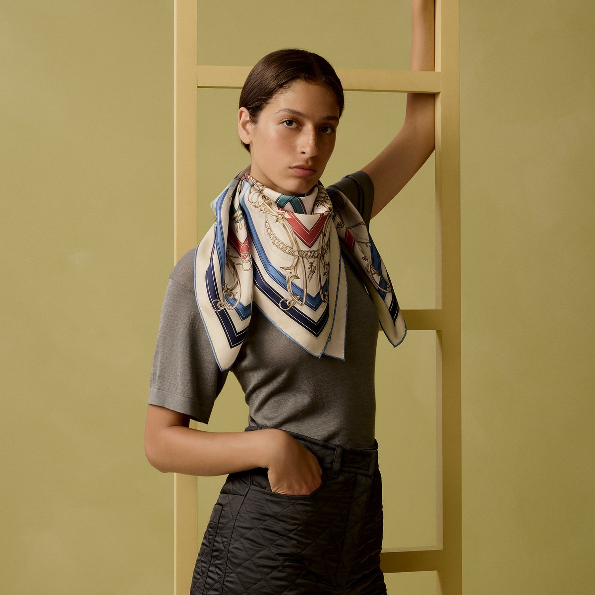 Hermès Harnais Legendaire scarf 90 Blanc/Bleu Jean/Bois De Rose | BagUSeek