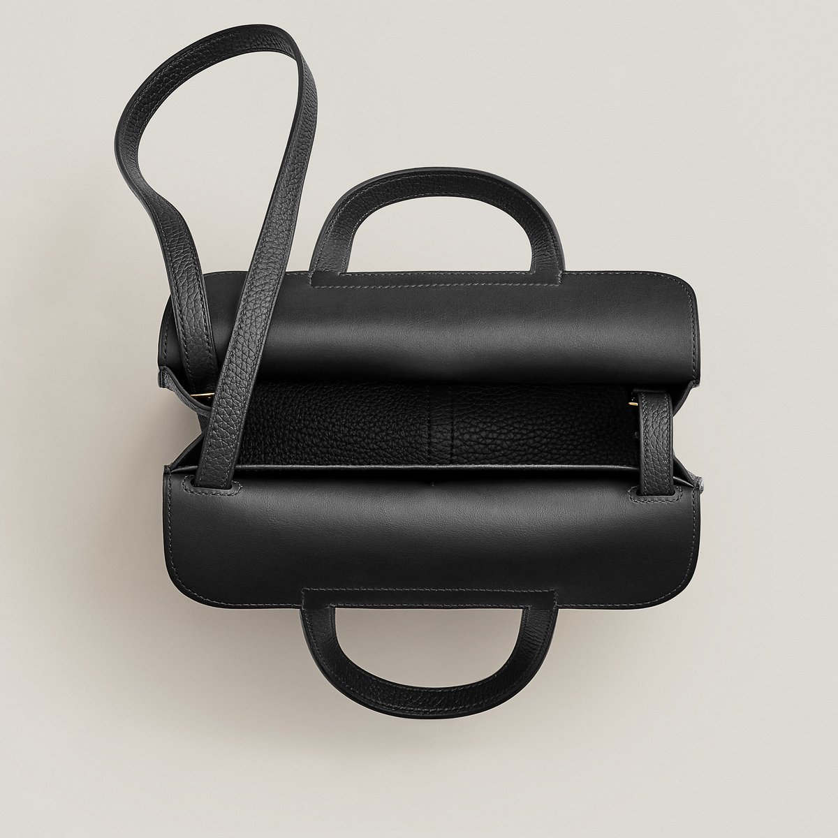 Hermès Halzan 25 bag Noir Clemence Leather | BagUSeek