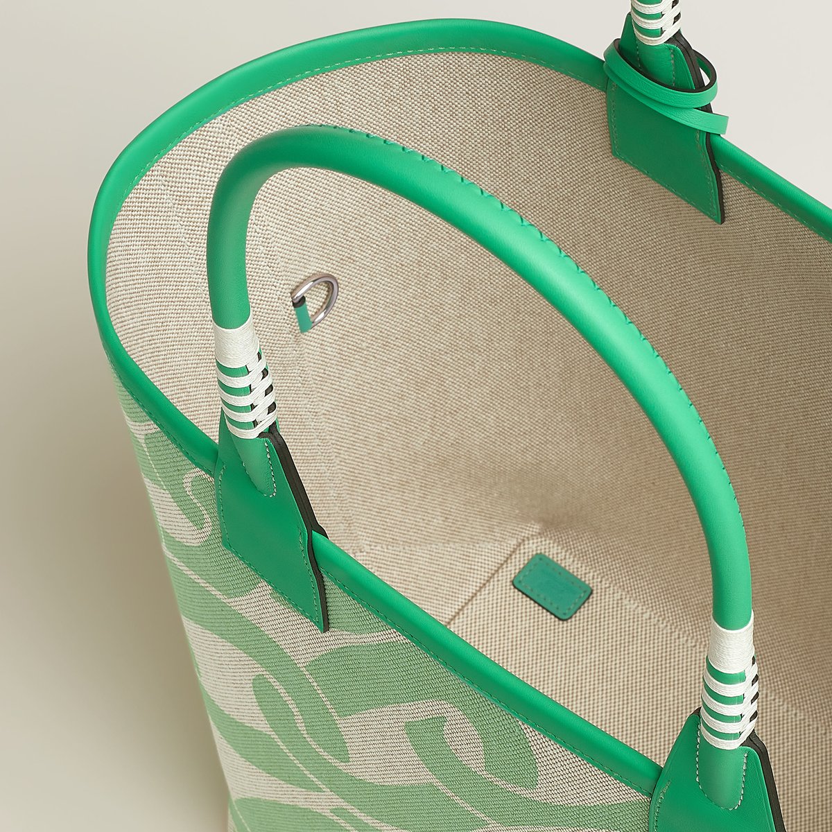 Hermès Steeple 28 bag Vert Comics/Écru/Beige Swift Calfskin | BagUSeek