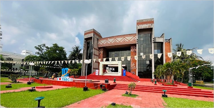 IIM Calcutta: Courses, Fees, Admission 2025, Placements, Ranking