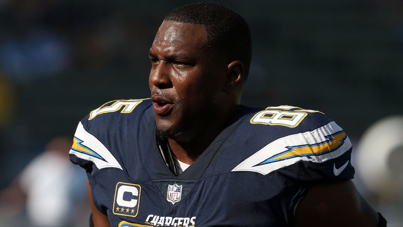 Julius Peppers and Antonio Gates among Finalists for Football Hall of Fame Julius Peppers and Antonio Gates among Finalists for Football Hall of Fame